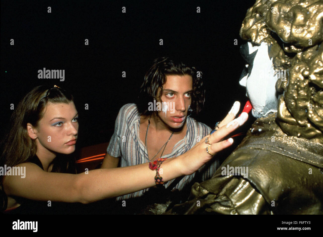 Sep 10, 1993; Austin, TX, USA; MILLA JOVOVICH und SHAWN ANDREWS Sterne ...