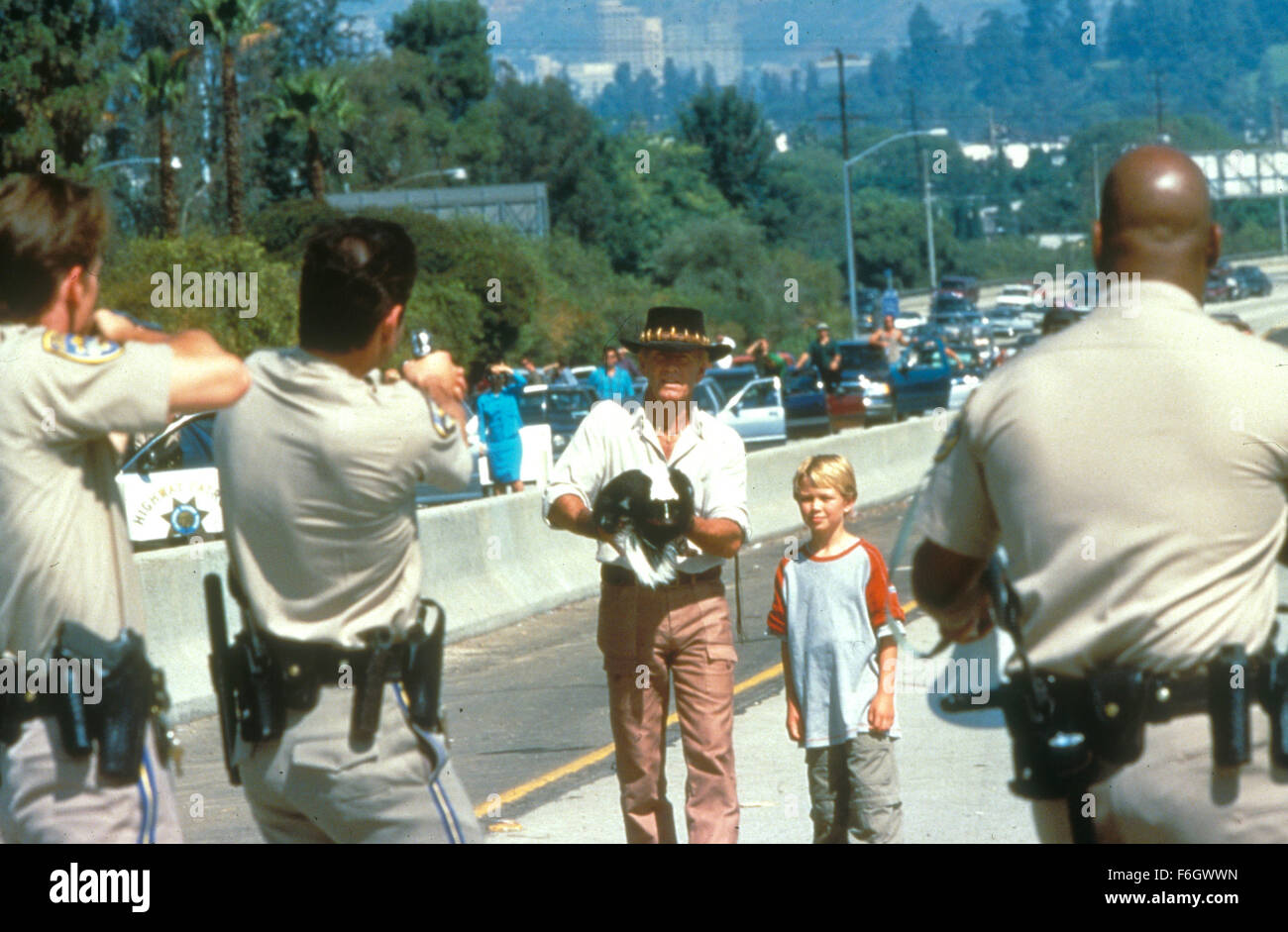 Datum der Freigabe: 12. April 2001. FILMTITEL: Crocodile Dundee in Los ...