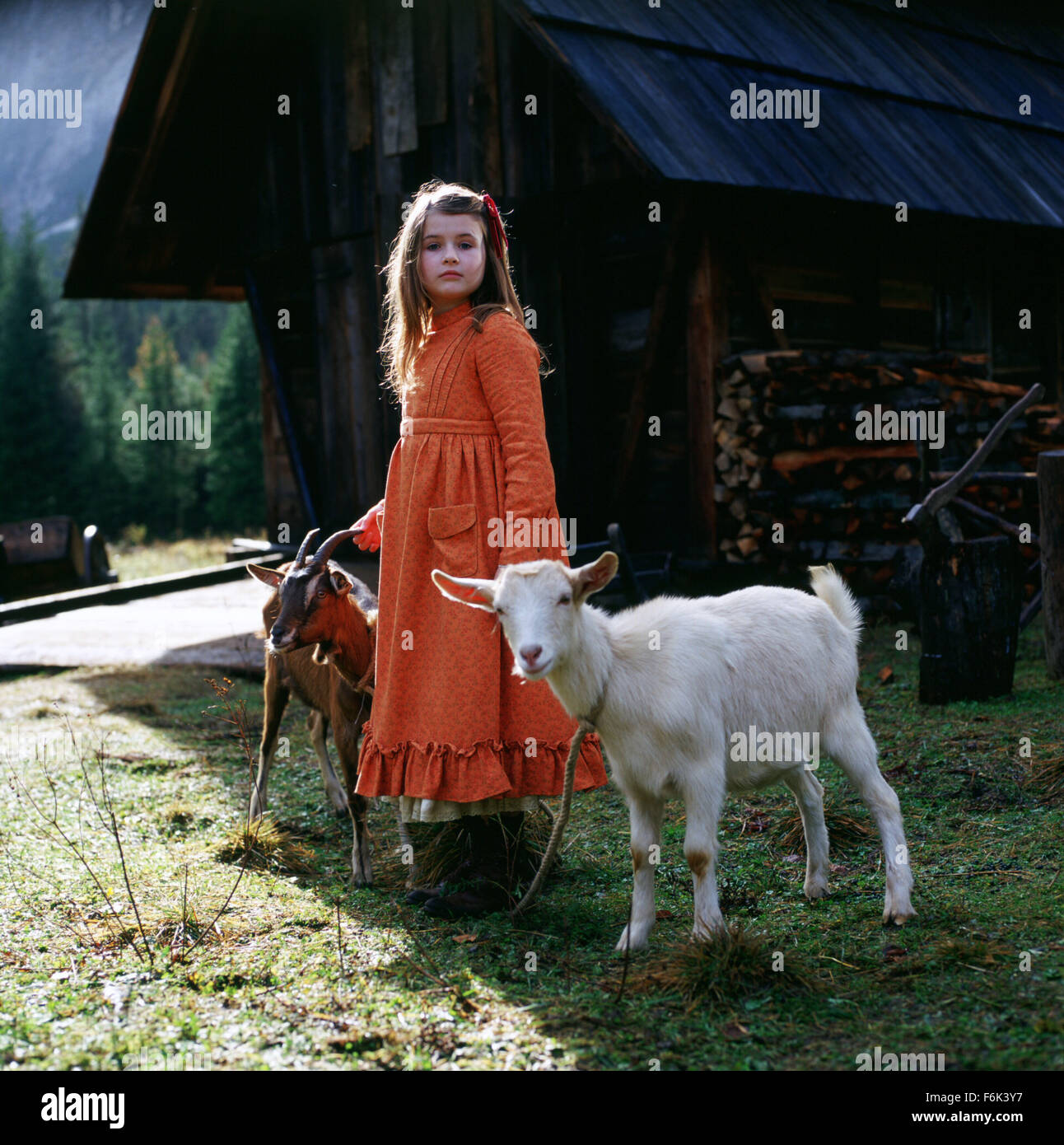 Heidi mädchen der alpen -Fotos und -Bildmaterial in hoher Auflösung – Alamy
