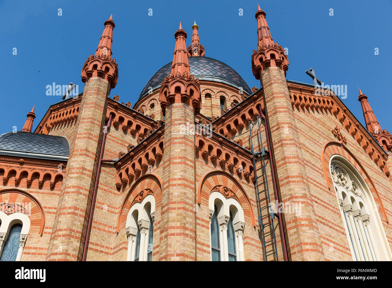 Rote Backsteinkirche, Vienna Stockfotografie - Alamy