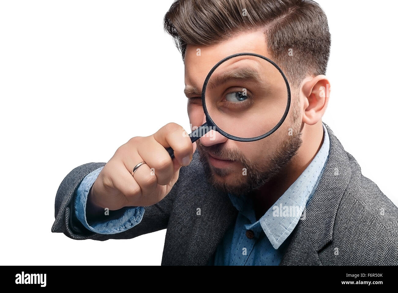 Lustiger mann mit lupe -Fotos und -Bildmaterial in hoher Auflösung – Alamy