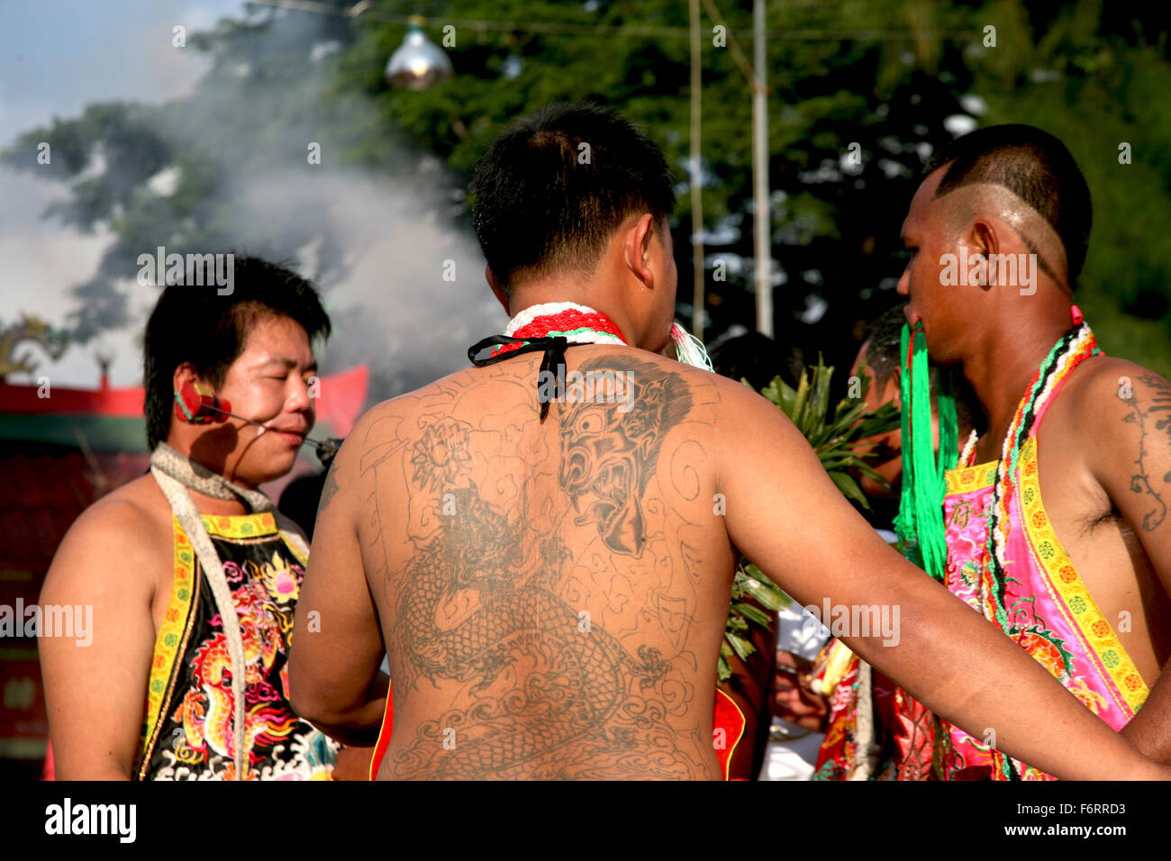 Ritual piercing -Fotos und -Bildmaterial in hoher Auflösung – Alamy