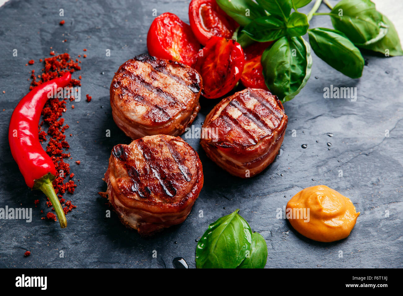 Eingewickeltes fleisch -Fotos und -Bildmaterial in hoher Auflösung – Alamy