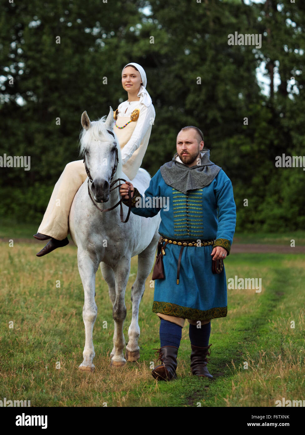 Wikinger kleidung -Fotos und -Bildmaterial in hoher Auflösung – Alamy