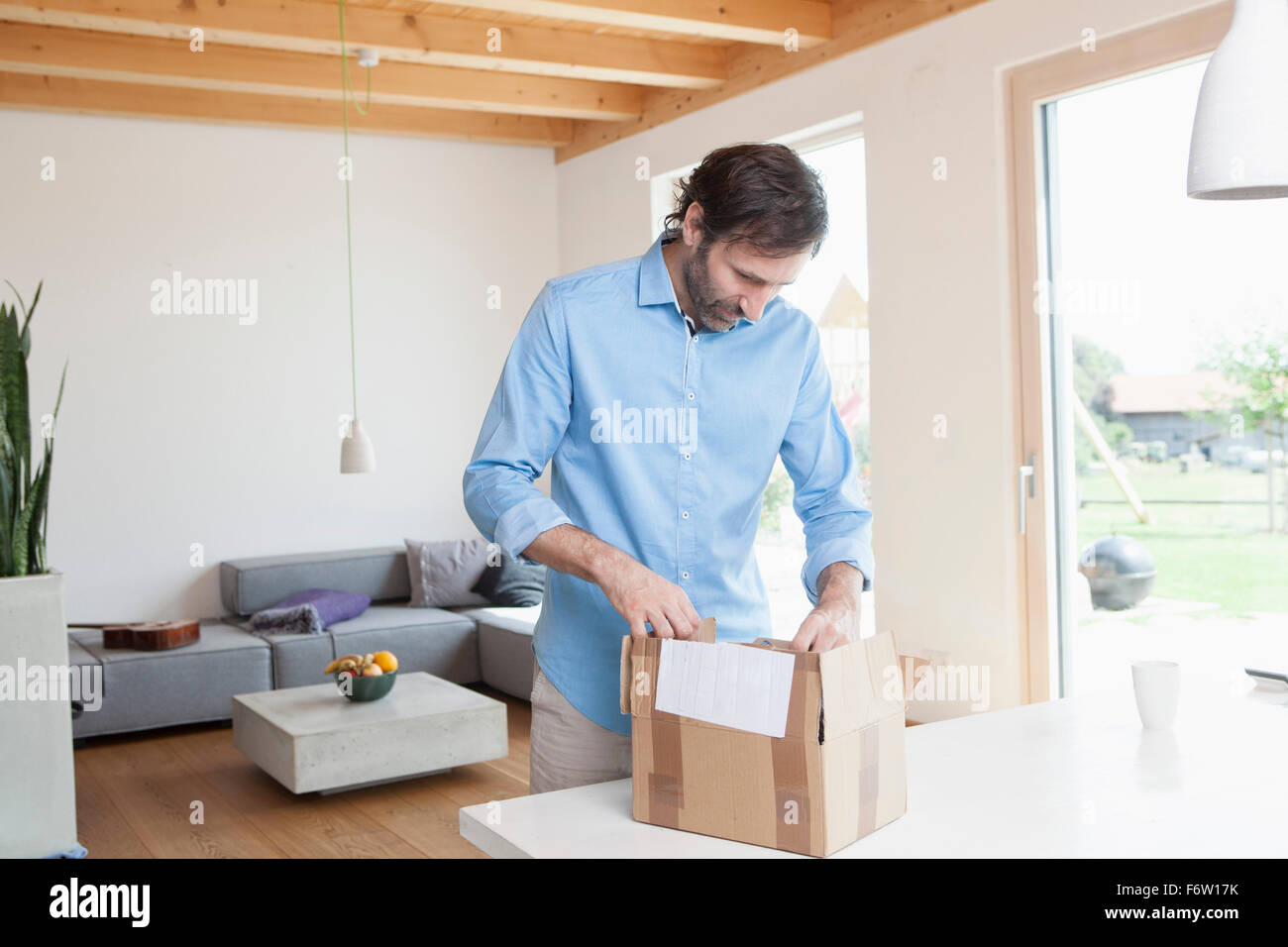 Paket sollte -Fotos und -Bildmaterial in hoher Auflösung – Alamy