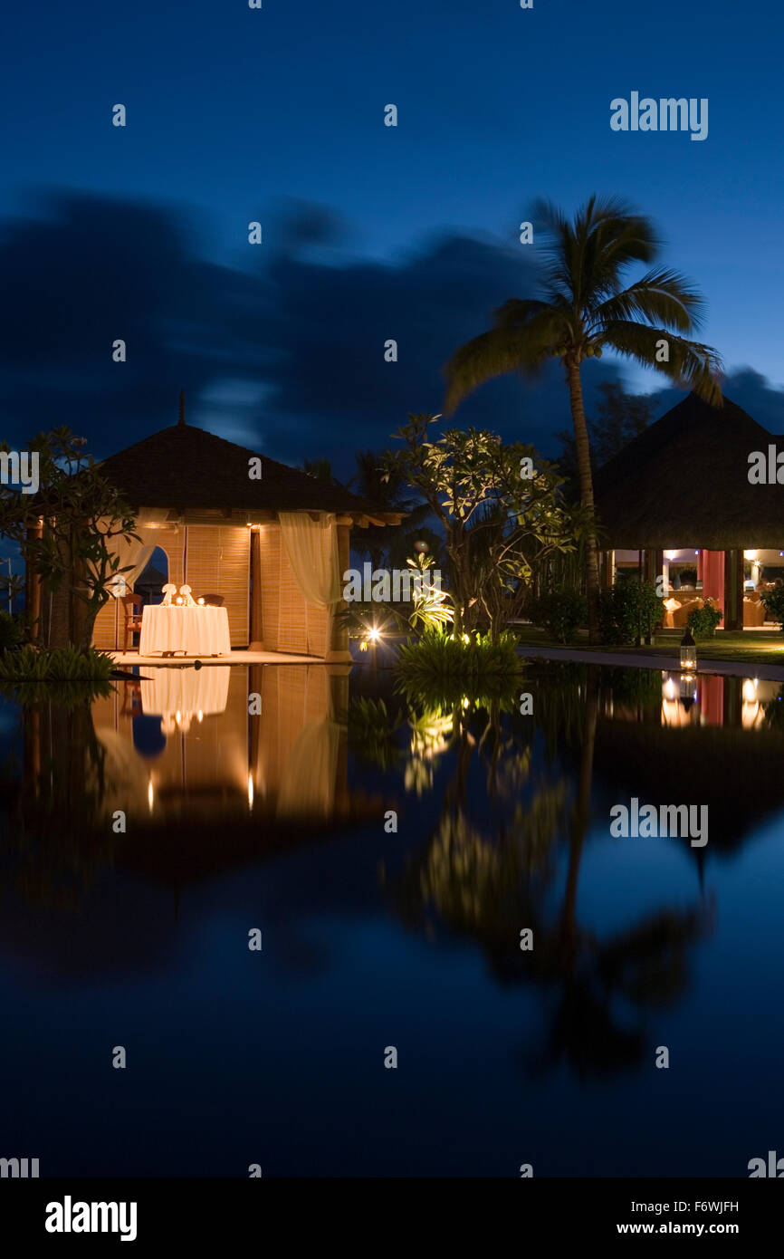 Restaurant Pavillon und tropischen Bar im Mövenpick Resort and Spa ...