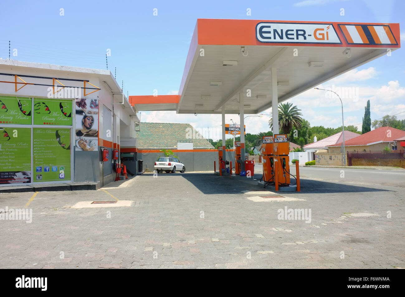 Empty petrol station -Fotos und -Bildmaterial in hoher Auflösung – Alamy