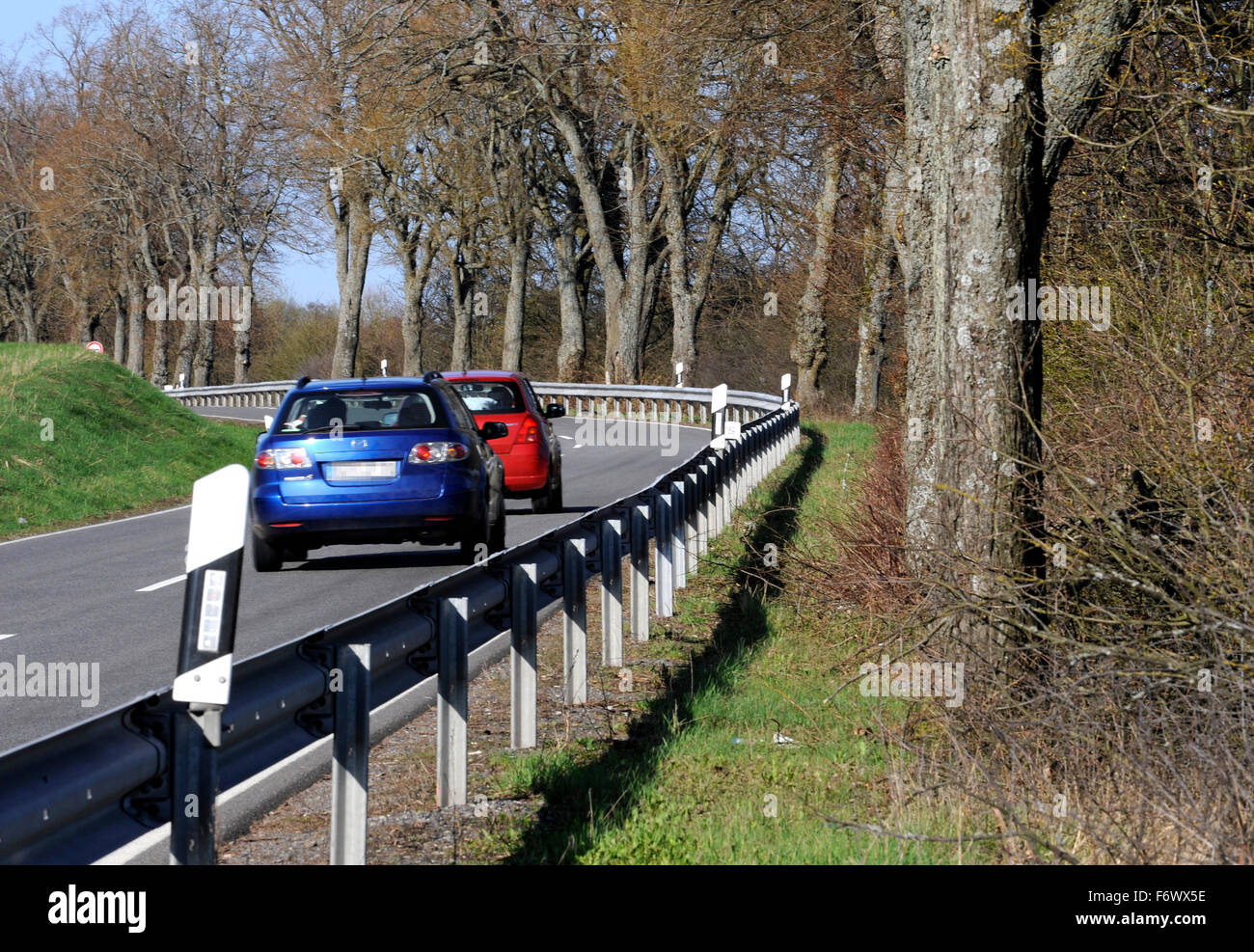 Verkehrssicherheit leitplanke -Fotos und -Bildmaterial in hoher ...