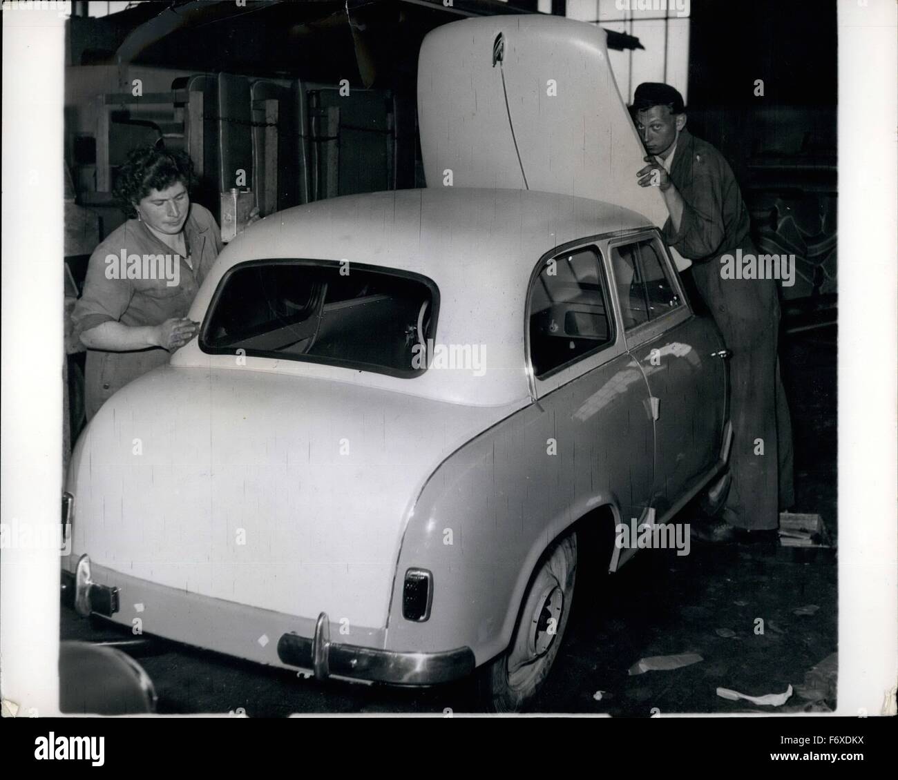 1957 - billiger als das '' Menschen Auto '', A Entstehung Baby Auto für ...