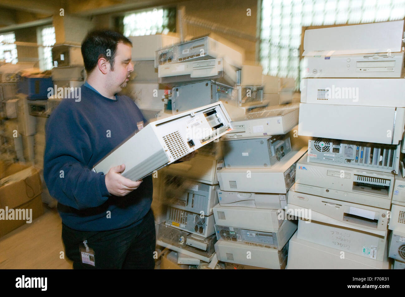 Broken Old Computers Stockfotos und -bilder Kaufen - Alamy