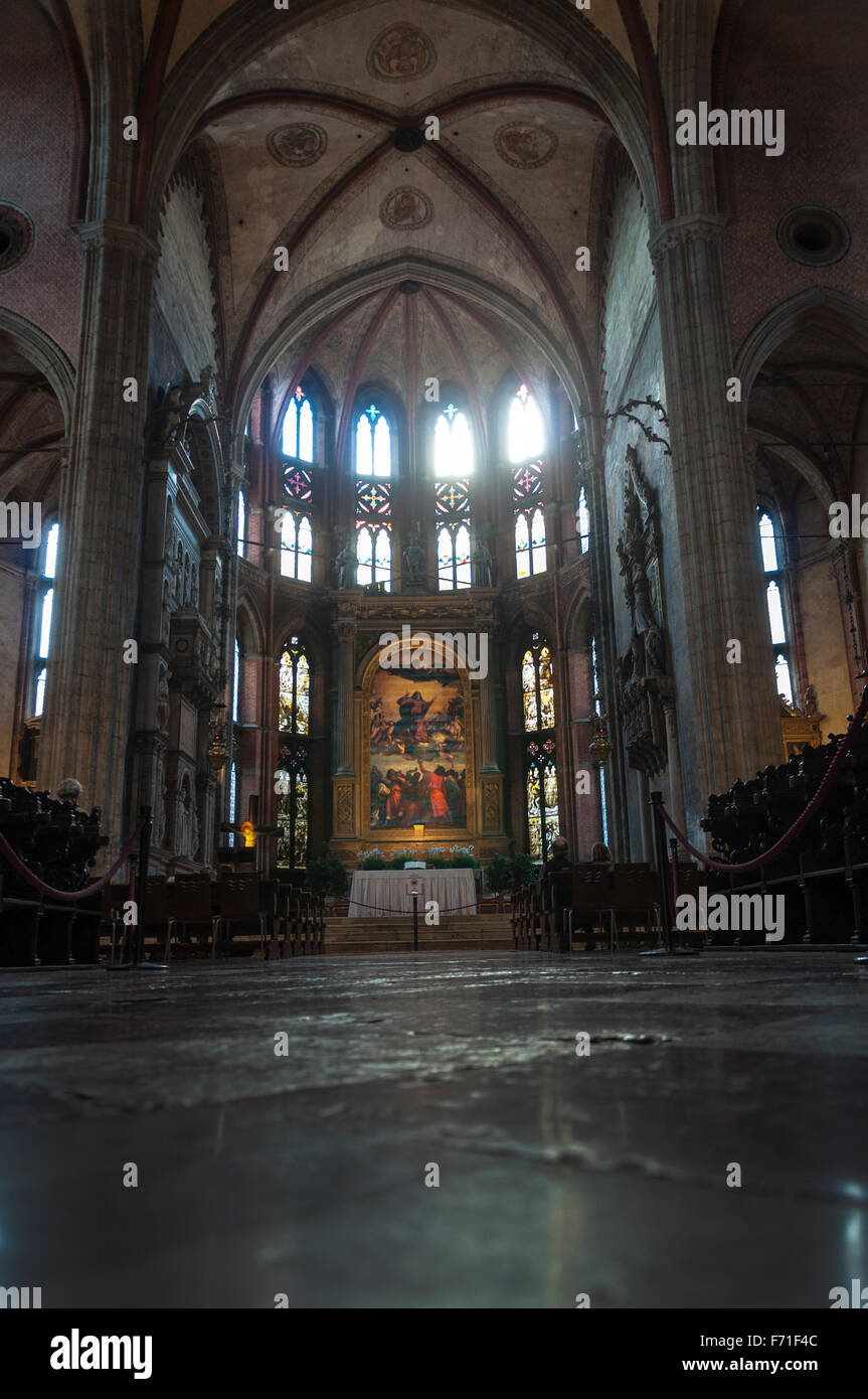 Der altar der basilika dei frari -Fotos und -Bildmaterial in hoher Auflösung – Alamy