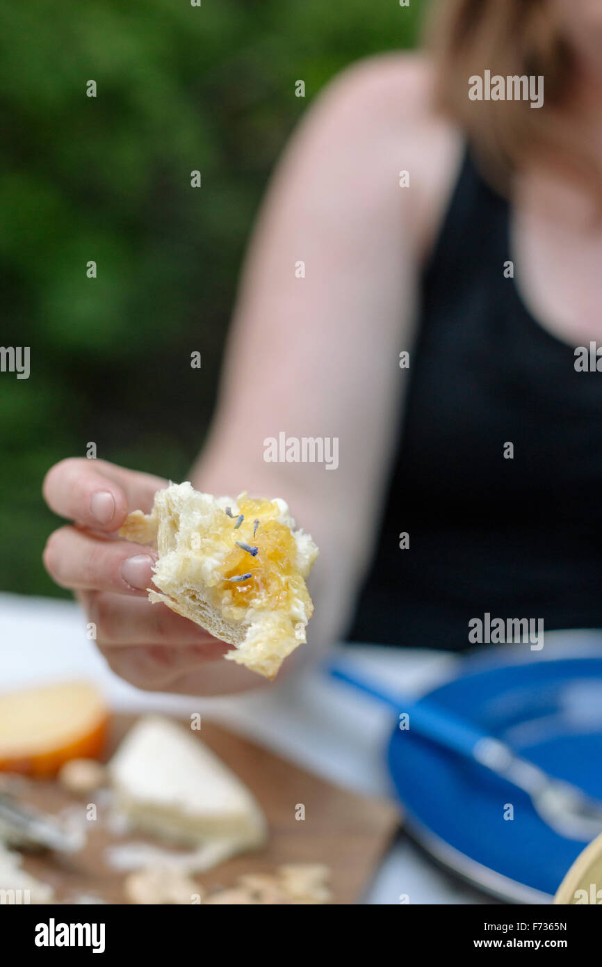 Brot mit marmelade -Fotos und -Bildmaterial in hoher Auflösung – Alamy