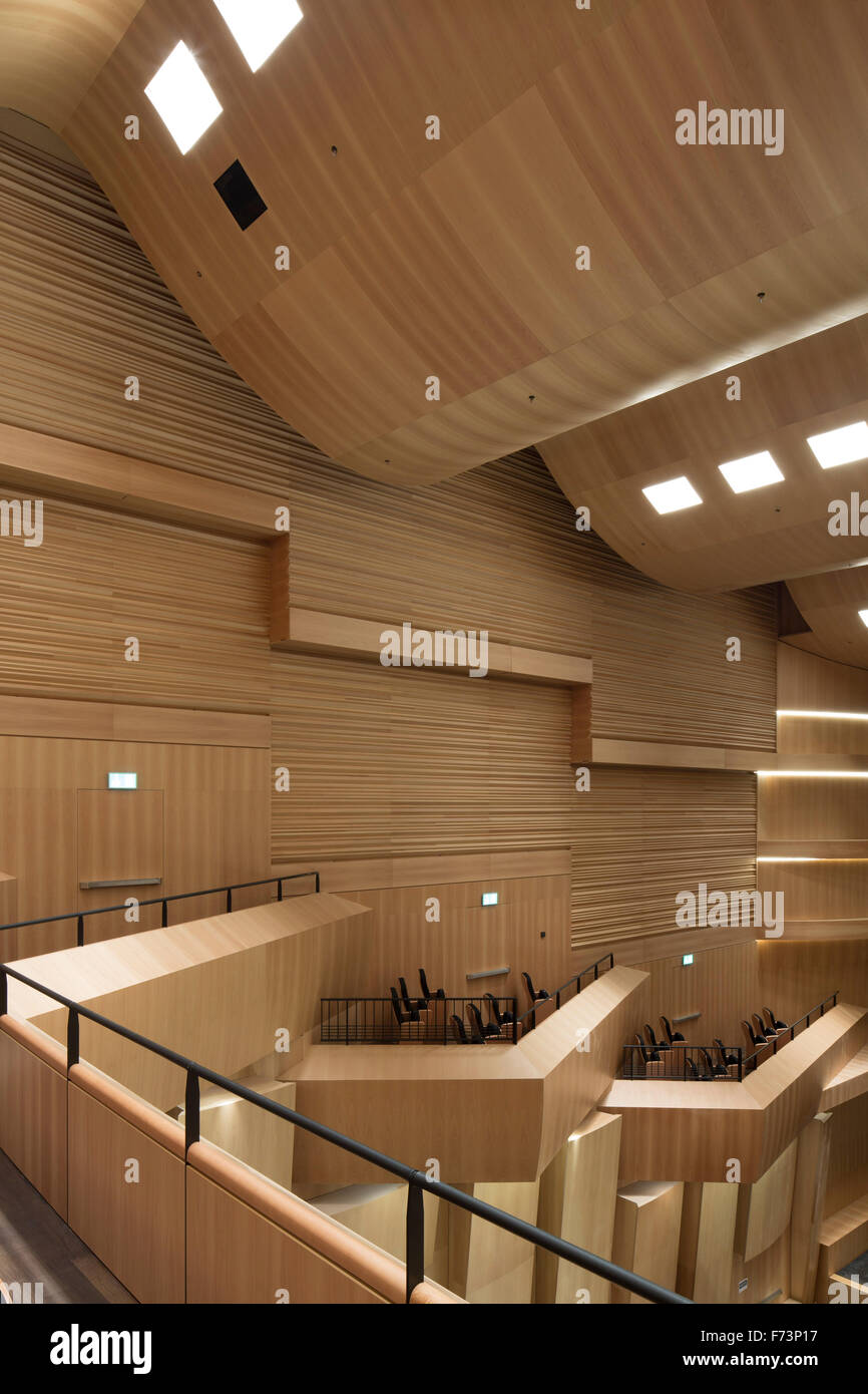 Holz verkleideten Innenraum des flexiblen Theatersaal. LAC Lugano ...