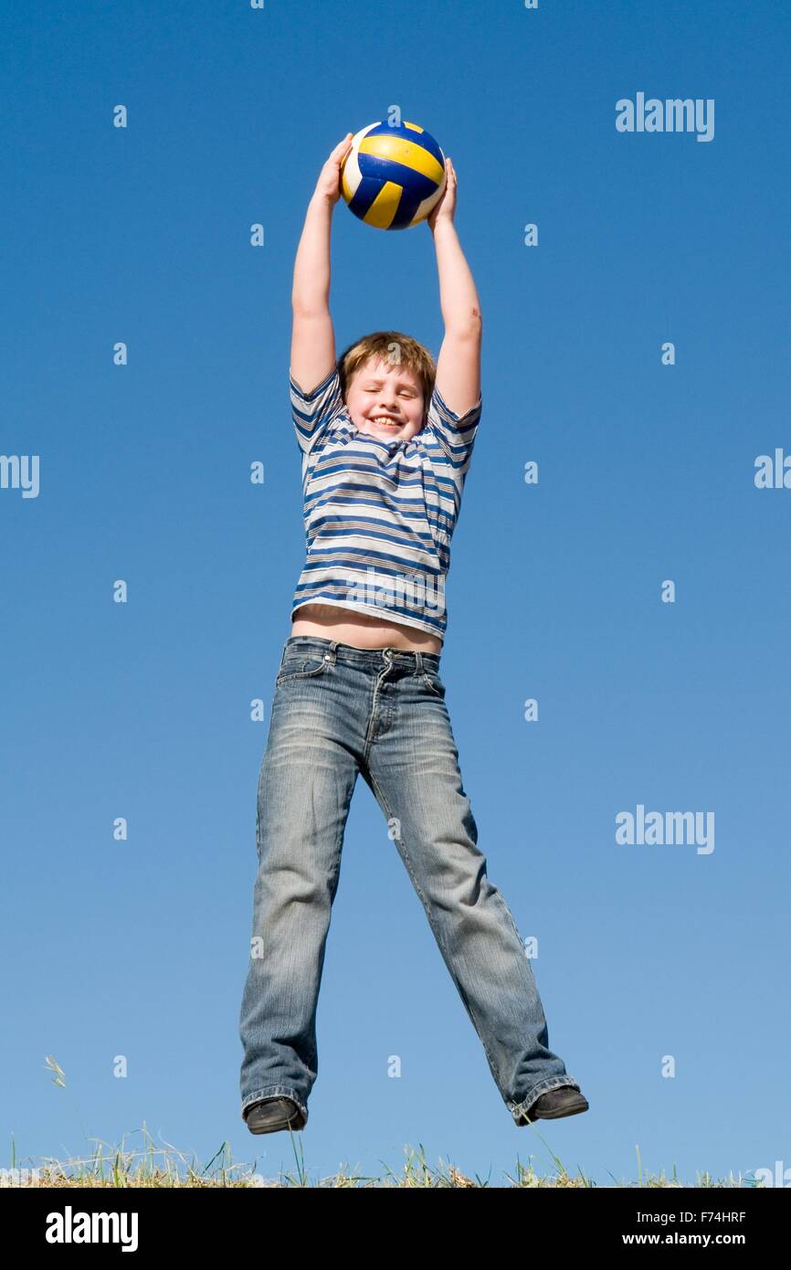 Jugend spielt sport -Fotos und -Bildmaterial in hoher Auflösung – Alamy