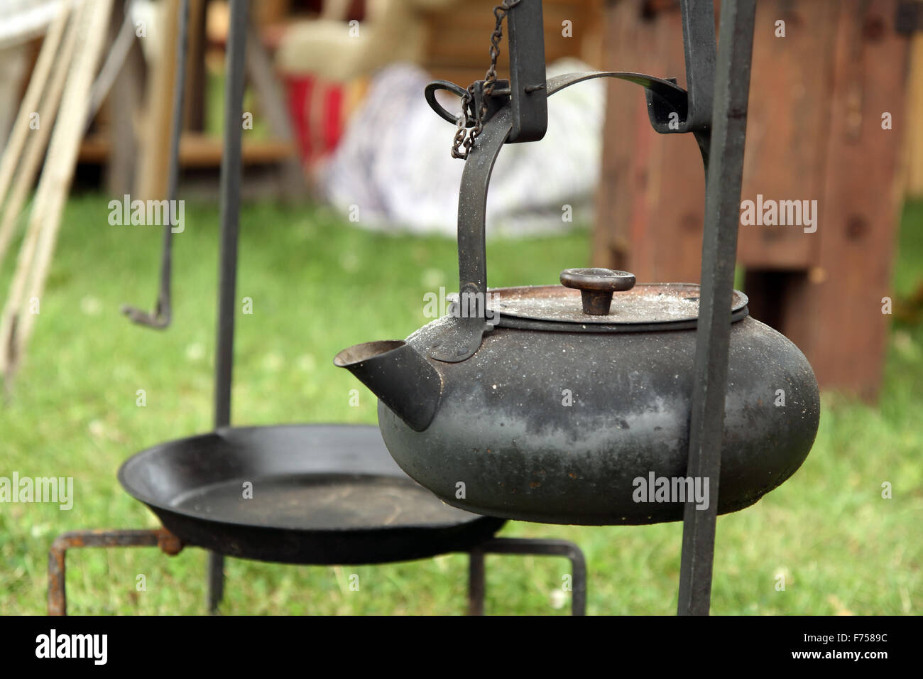 Alter eisenkessel -Fotos und -Bildmaterial in hoher Auflösung – Alamy