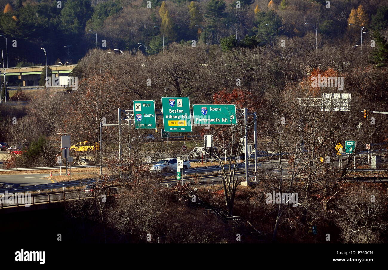 Newton, Massachusetts: Interstate Highway auf Route 30 (Commonwealth ...