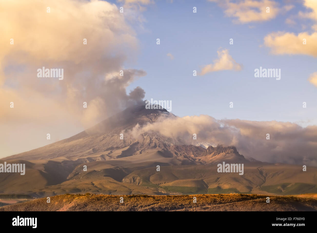 Vulkanische explosion -Fotos und -Bildmaterial in hoher Auflösung – Alamy