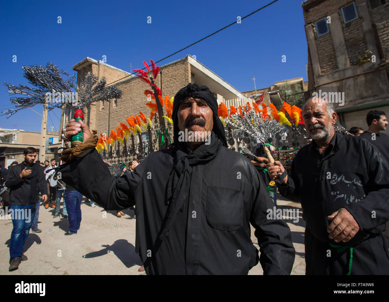 Iranische Schiiten muslimische Männer schlagen sich mit Ketten vor ...