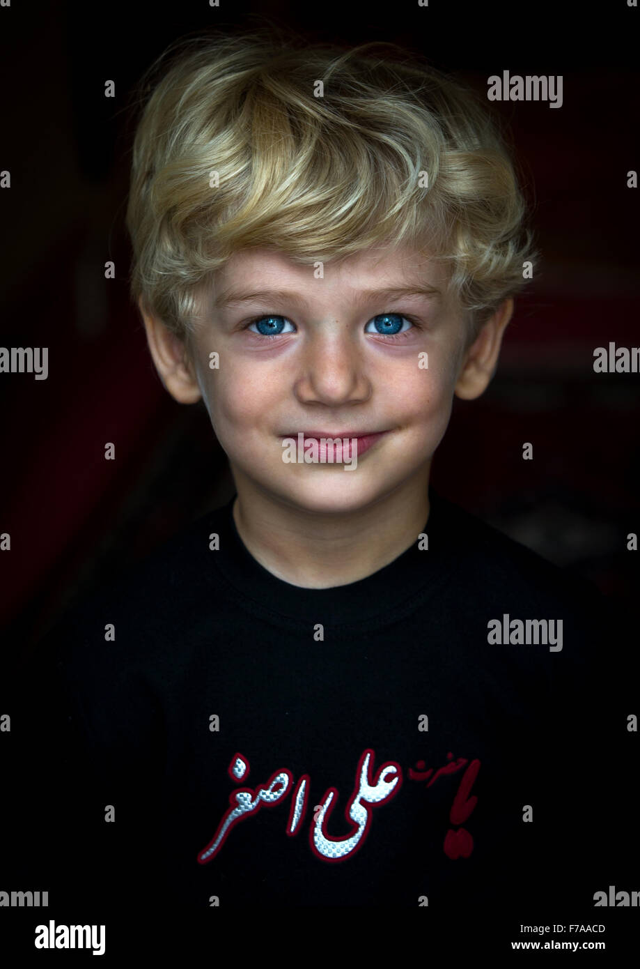 Eine iranische Schiiten blonden Jungen während Tasua feiern am Vortag ...