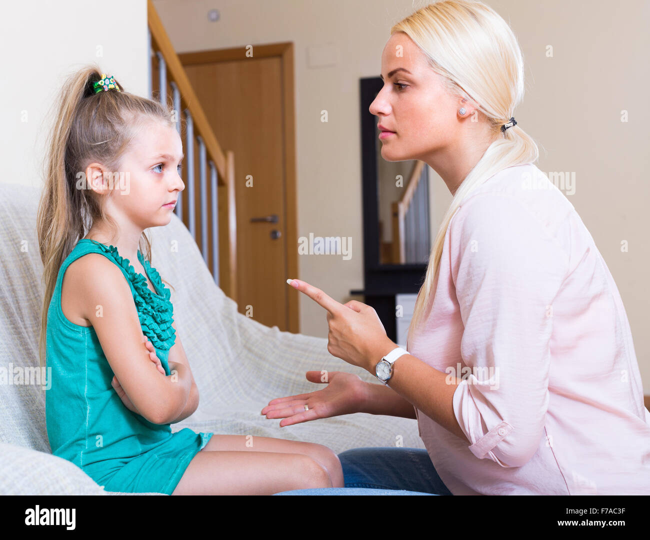 Strenge Elternschaft Stockfotos und -bilder Kaufen - Seite 2 - Alamy