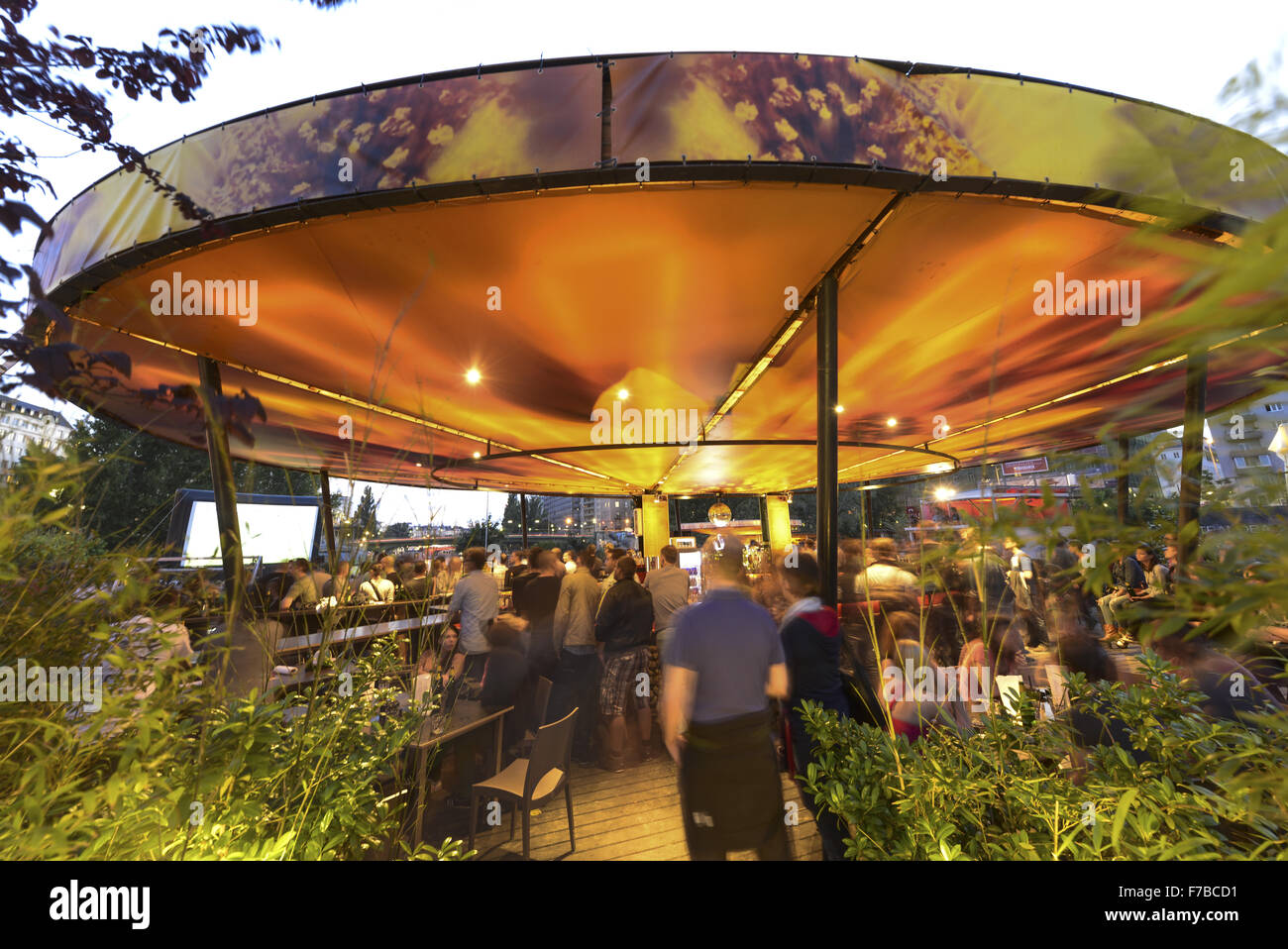 Wien, Donaukanal, Strandbar Hermann, Public Viewing, Österreich ...