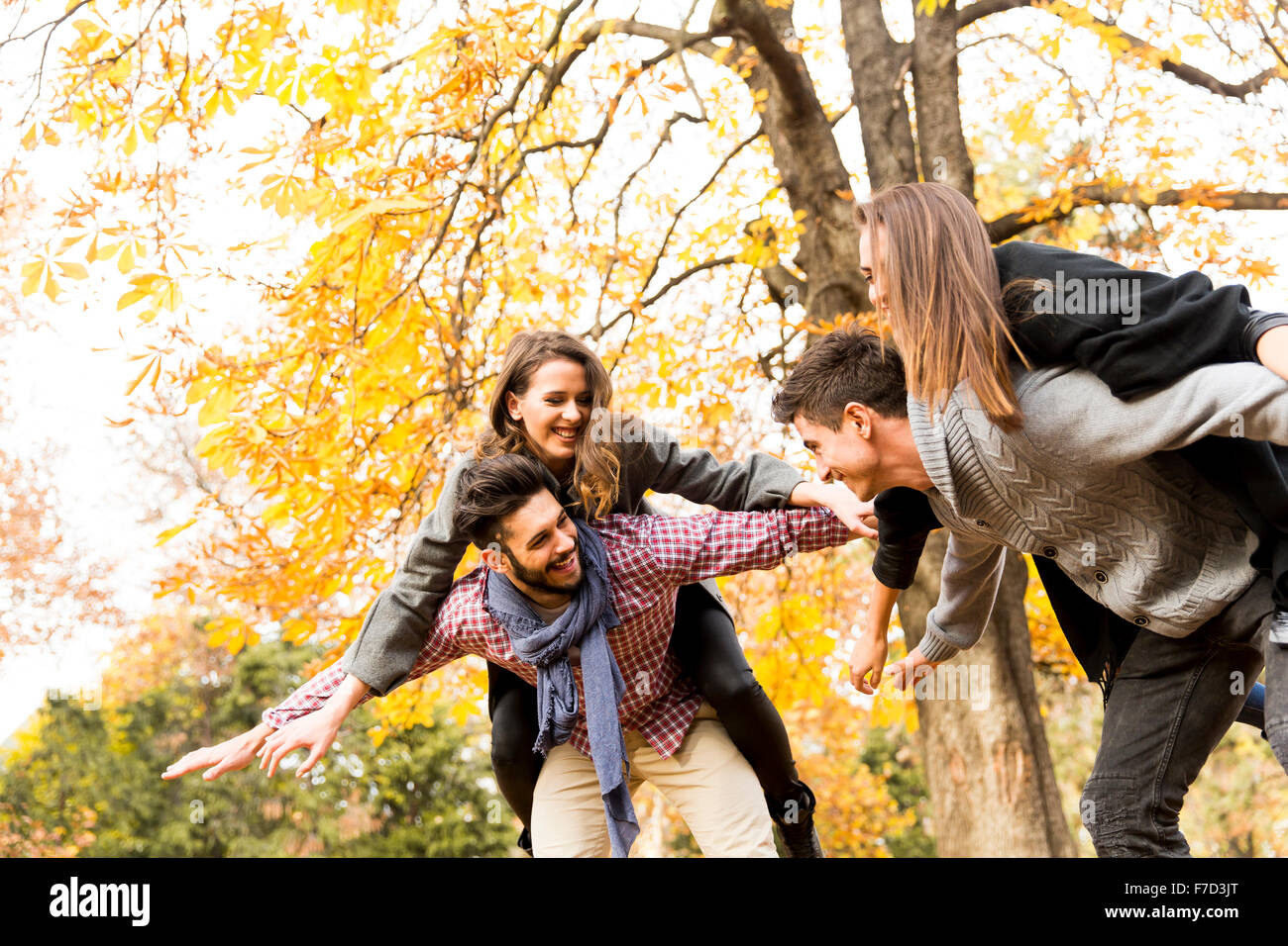 Leute, die spaß haben -Fotos und -Bildmaterial in hoher Auflösung – Alamy