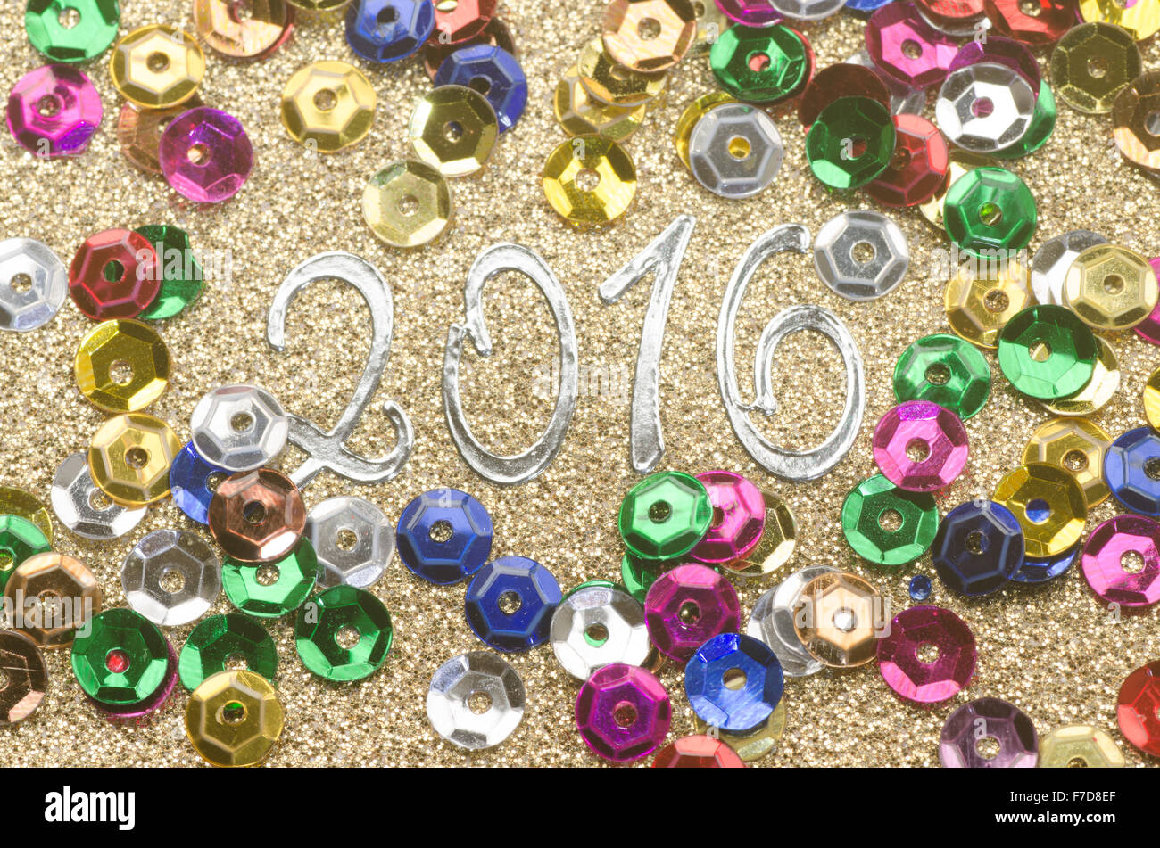 Neues Jahr 2016 Zahlen auf goldenem Hintergrund Stockfotografie - Alamy