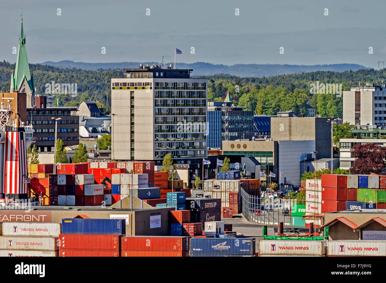 Container am kai -Fotos und -Bildmaterial in hoher Auflösung – Alamy