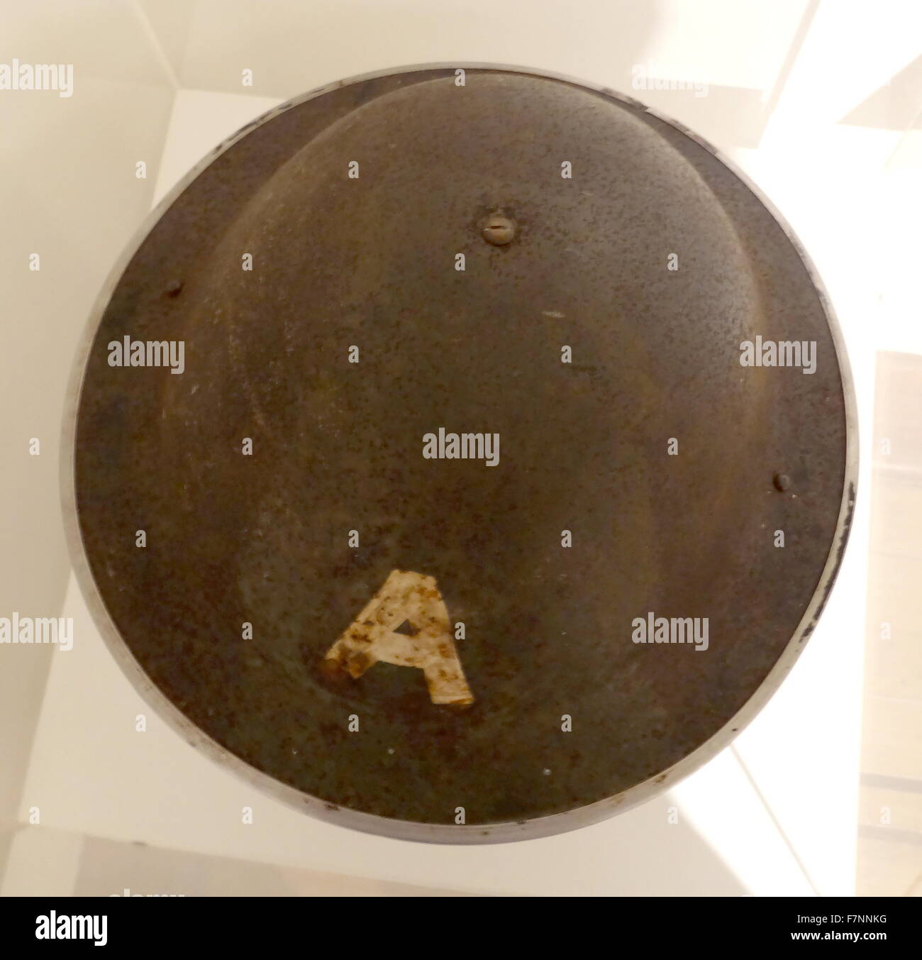 Air raid warden helmet -Fotos und -Bildmaterial in hoher Auflösung – Alamy