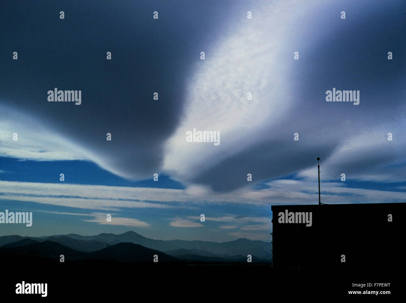 Stratokumuliforme physikalische kategorie -Fotos und -Bildmaterial in ...