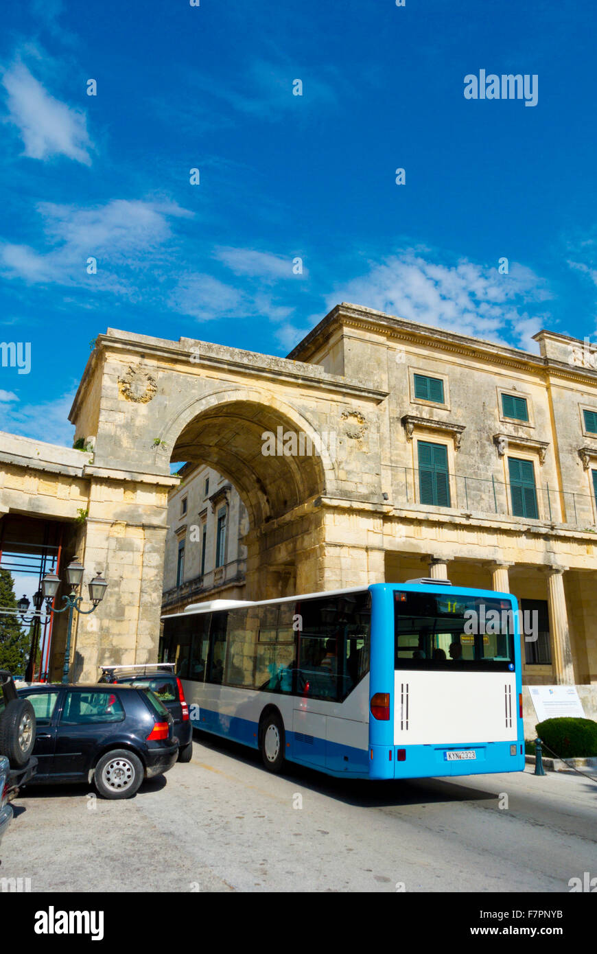 Bus in Richtung vorbei an Palaia Anaktora, Old Palace, Palace of St ...