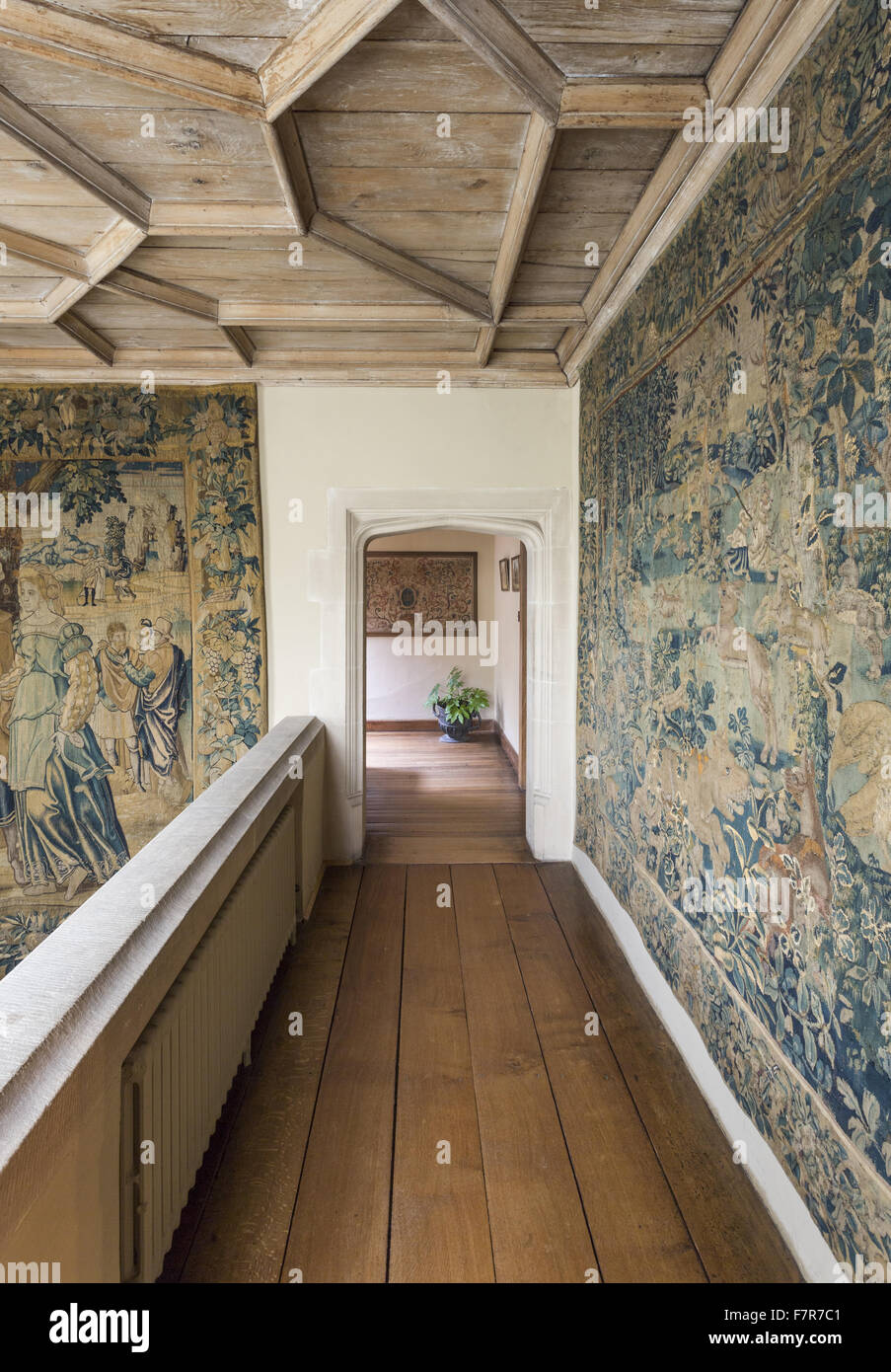 Landung im ersten stock -Fotos und -Bildmaterial in hoher Auflösung – Alamy