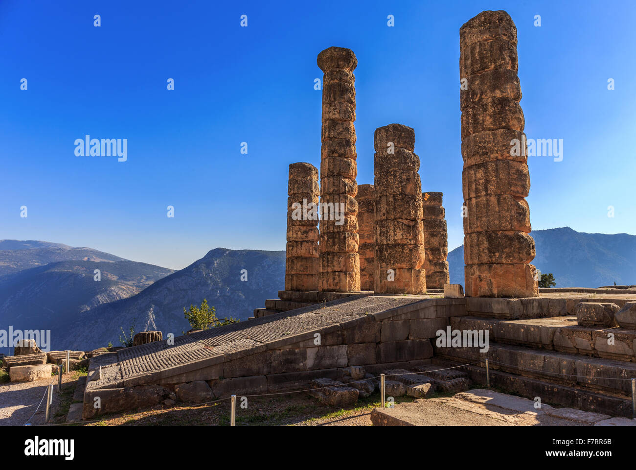 Tempel Der Apollo Ruinen In Delphi Stockfotos und -bilder Kaufen - Alamy