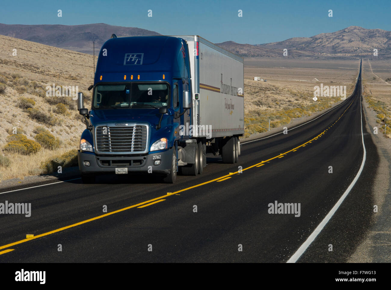 Lange einsame autobahn -Fotos und -Bildmaterial in hoher Auflösung – Alamy