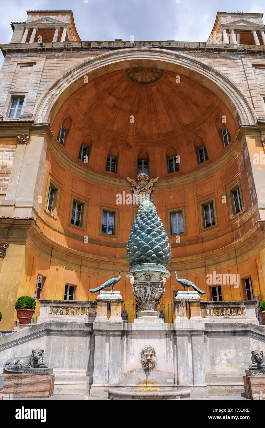 Fontana della Pigna im Petersdom, Vatikan Stockfotografie - Alamy