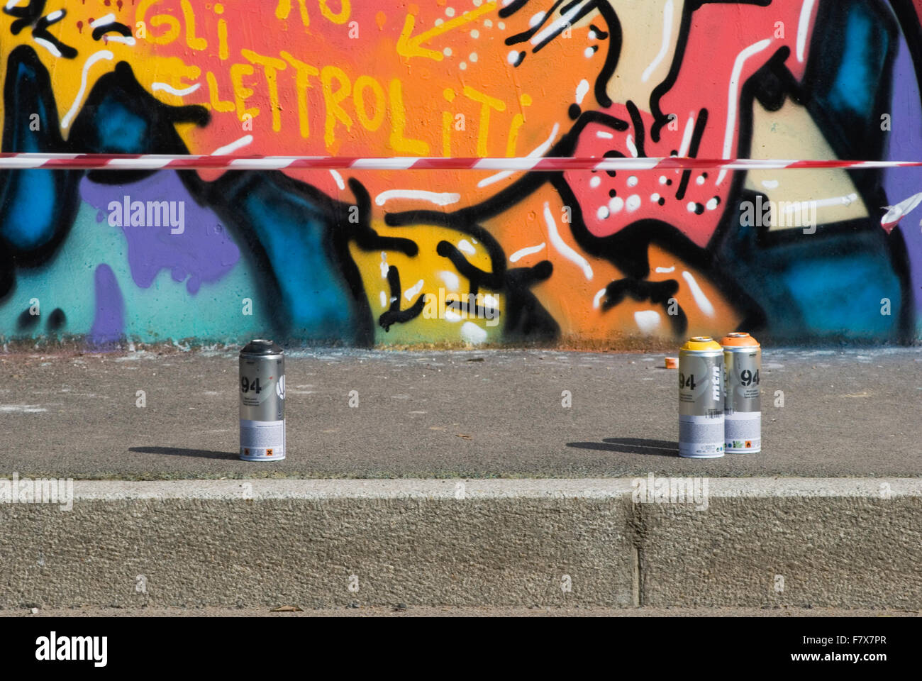 Spray cans -Fotos und -Bildmaterial in hoher Auflösung – Alamy