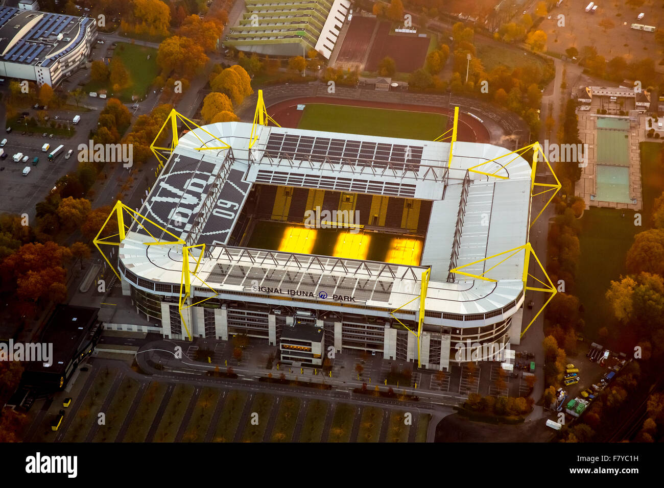 Signal Iduna Park Westfalenstadion, Bundesliga-Stadion des Fußball-club ...