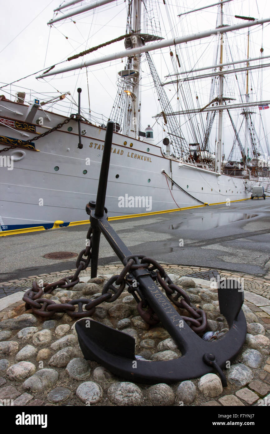 Schiff vor anker -Fotos und -Bildmaterial in hoher Auflösung – Alamy