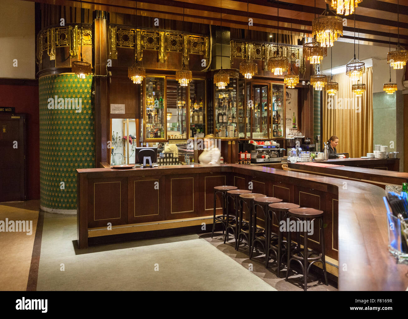 Die Bar im Kino und Cafe "Lucerna" in Palac Lucerna Arcade in Prag ...