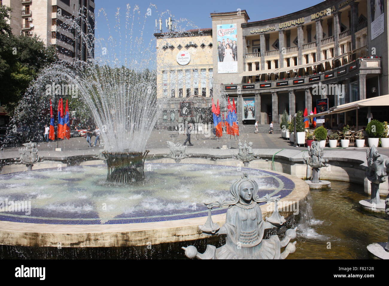 Die Zodiac-Brunnen in Charles Aznavour Square in Yerevan, Armenien ...