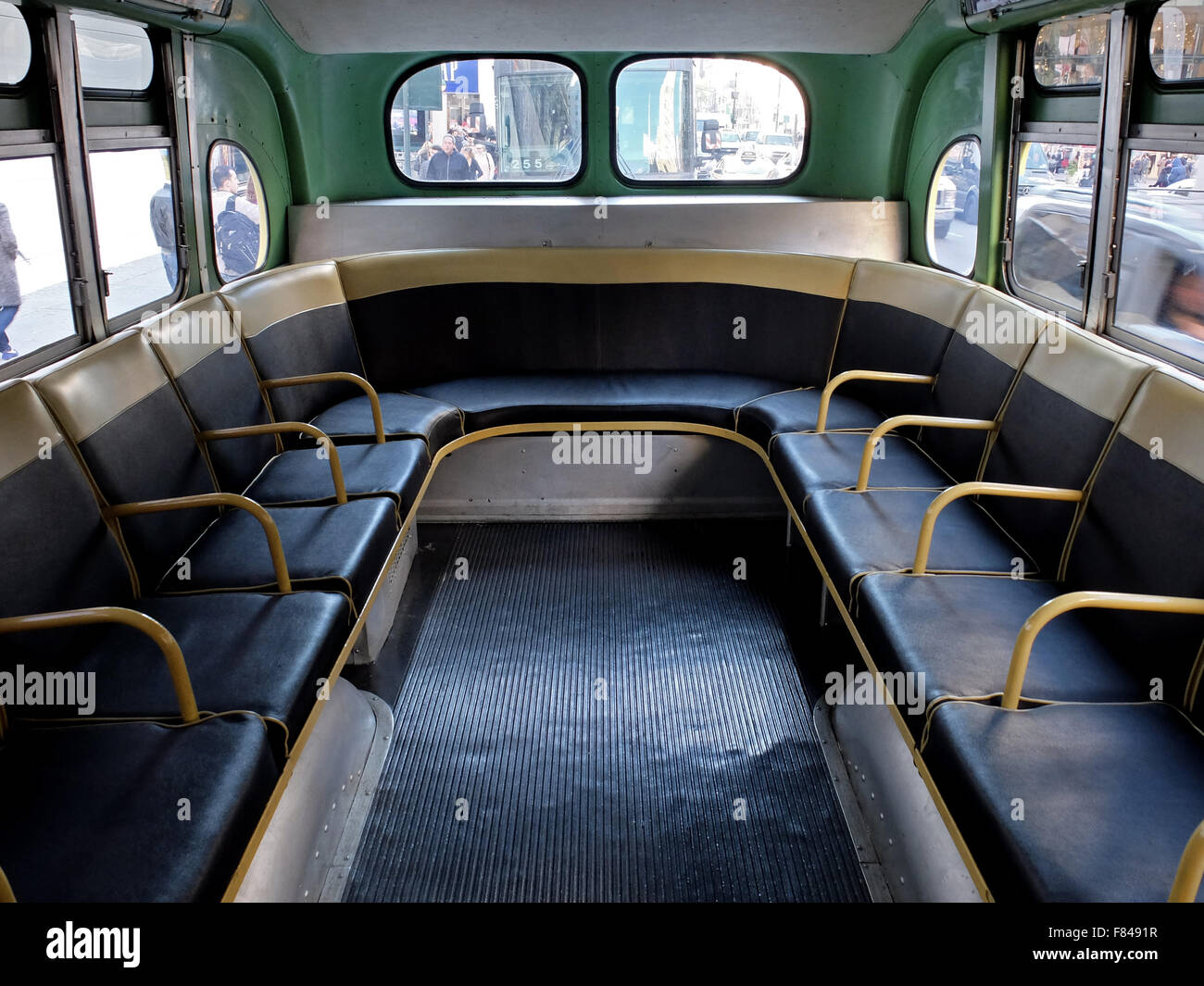 Bus innenansicht -Fotos und -Bildmaterial in hoher Auflösung – Alamy
