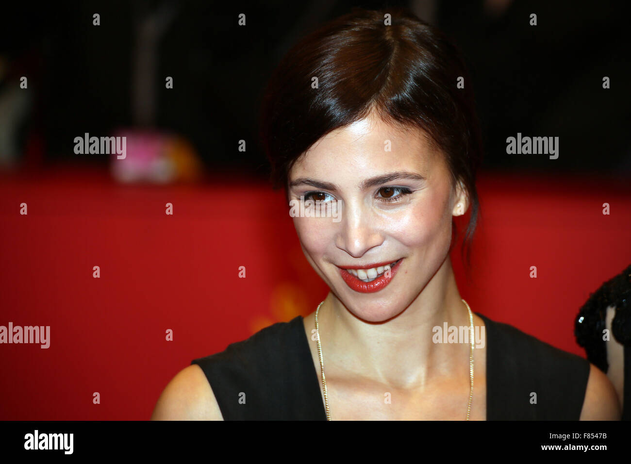 Aylin tezel premiere von -Fotos und -Bildmaterial in hoher Auflösung ...