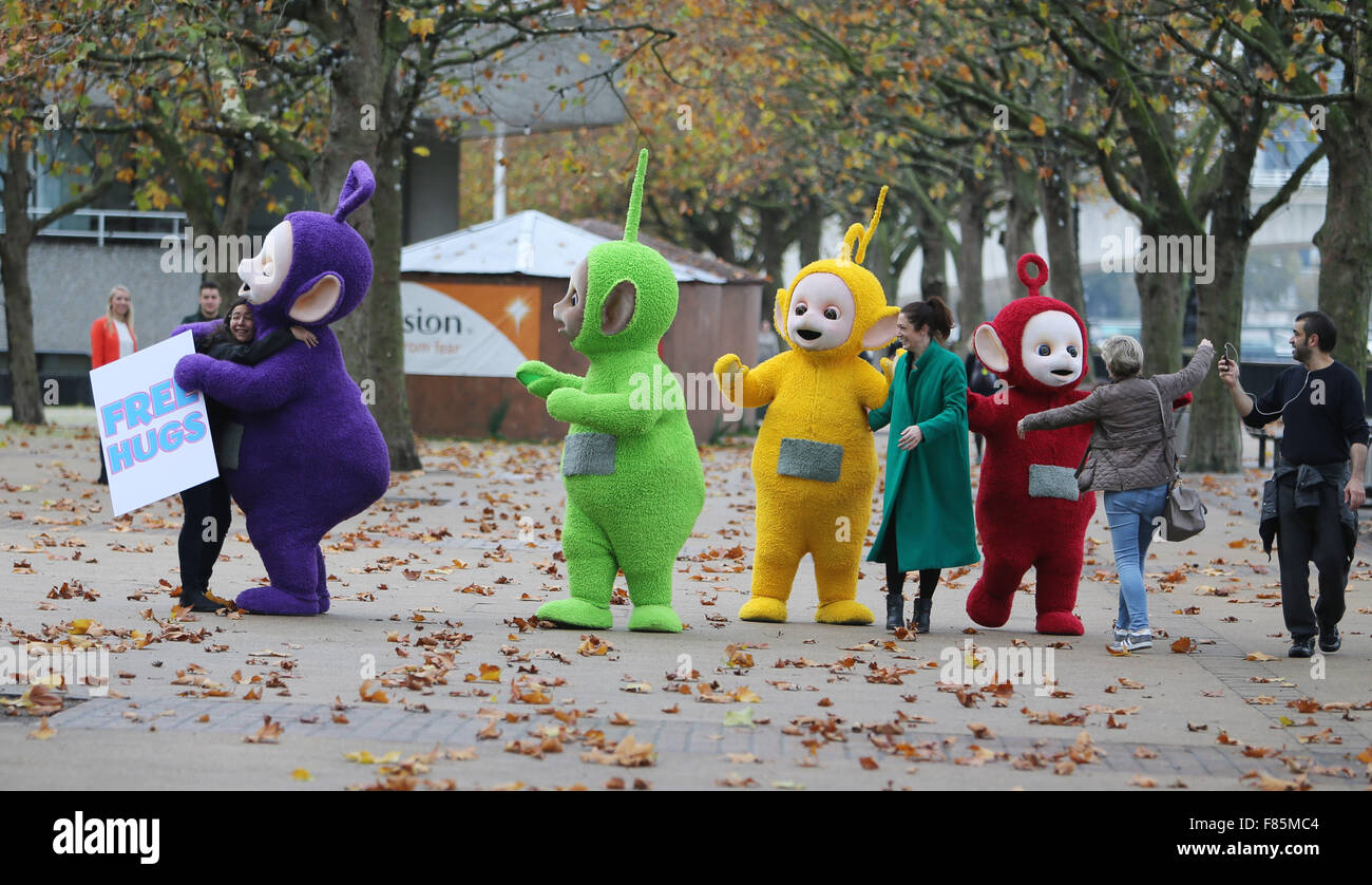 Teletubbies on south bank giving -Fotos und -Bildmaterial in hoher ...