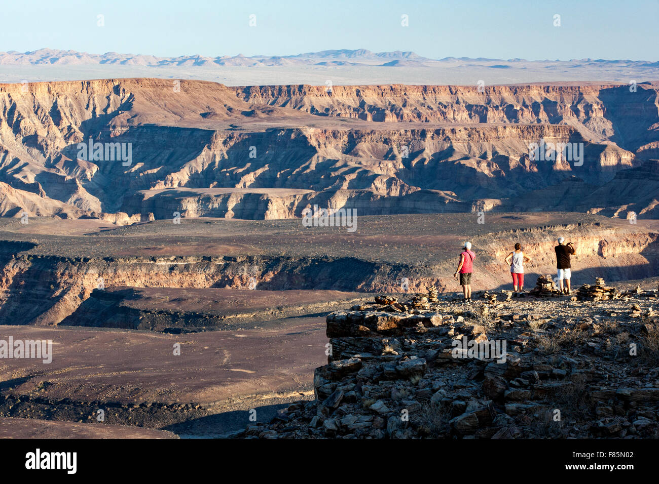Touristen am oberen Fish River Canyon - in der Nähe von Fish River ...
