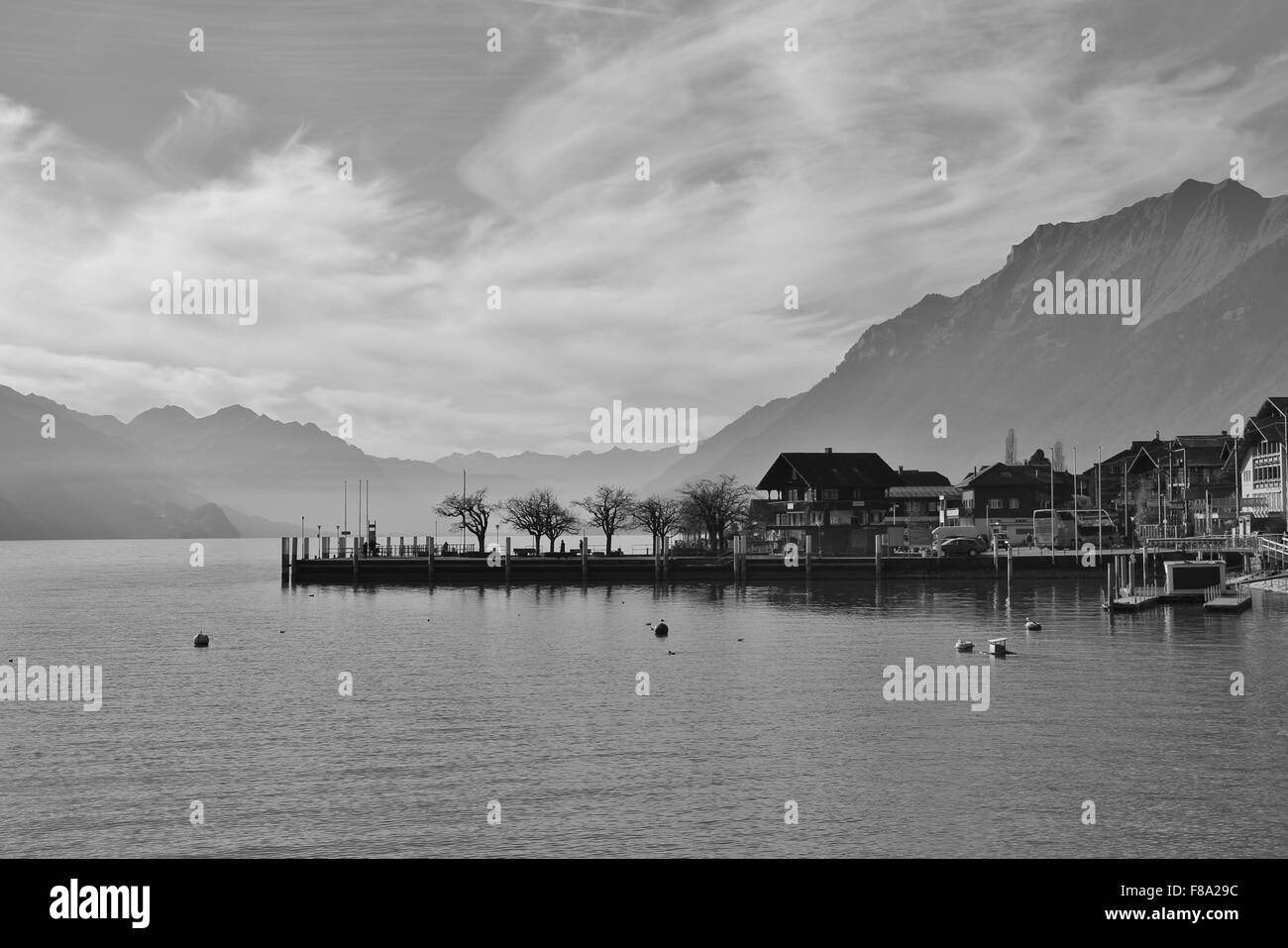 Szene in Brienz, Brienzersee See und Berge Stockfotografie - Alamy