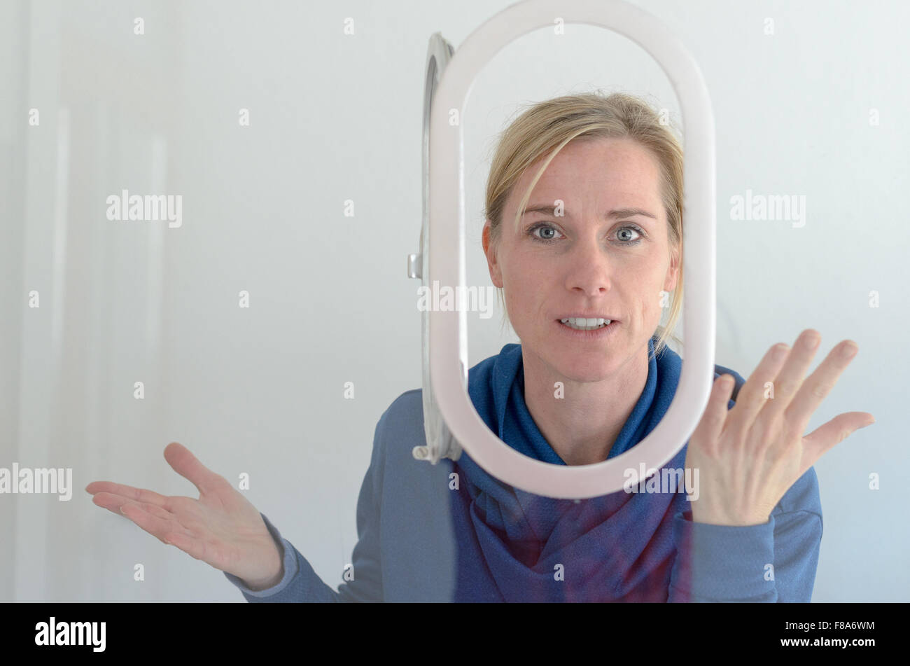 Ein loch im glas -Fotos und -Bildmaterial in hoher Auflösung – Alamy