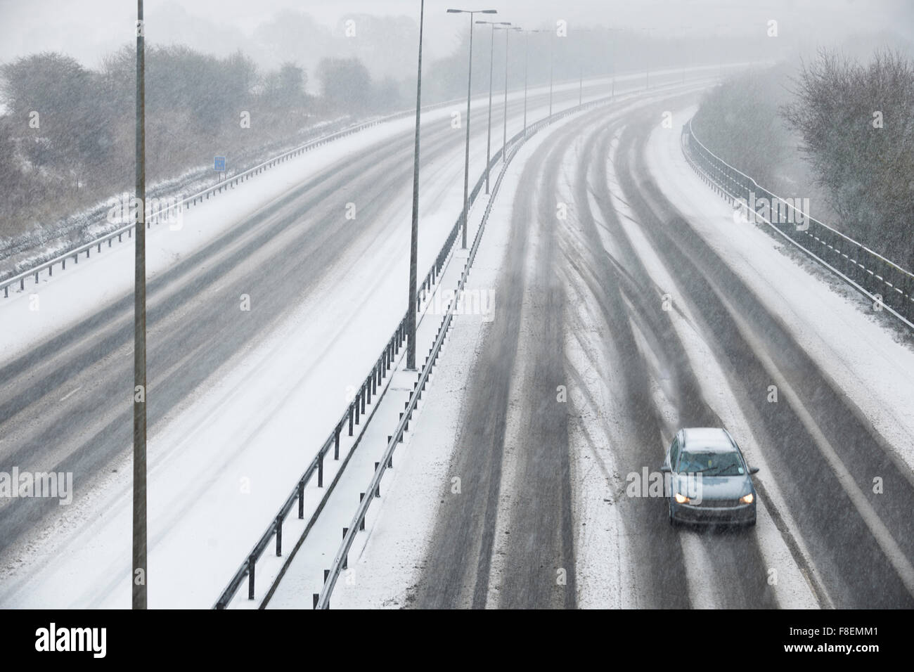 Autobahn schnee verkehr -Fotos und -Bildmaterial in hoher Auflösung – Alamy