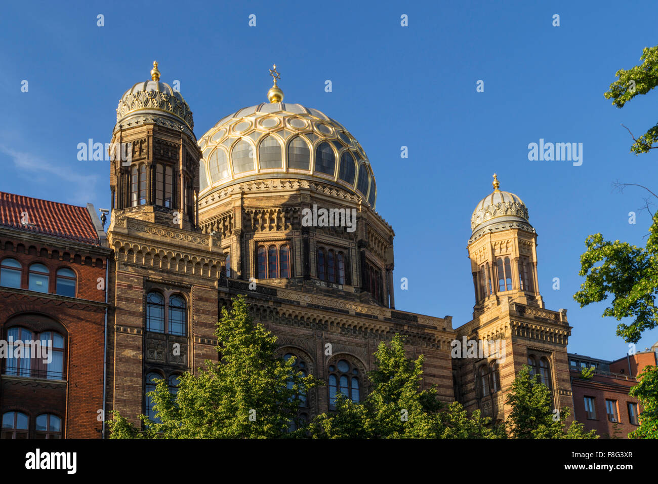 Alte fassade und neue fassade -Fotos und -Bildmaterial in hoher Auflösung – Alamy