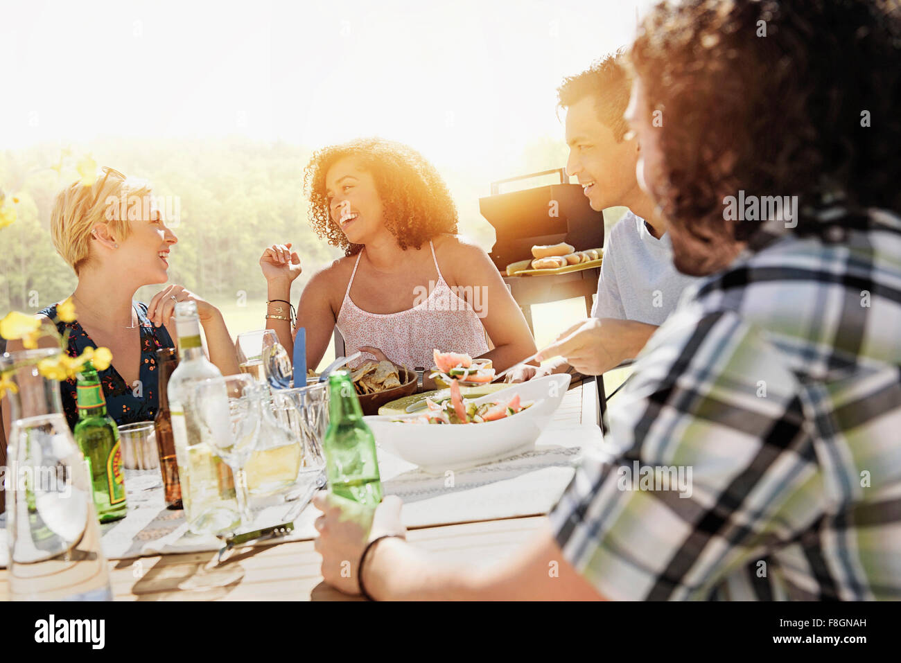 Zusammen essen -Fotos und -Bildmaterial in hoher Auflösung – Alamy