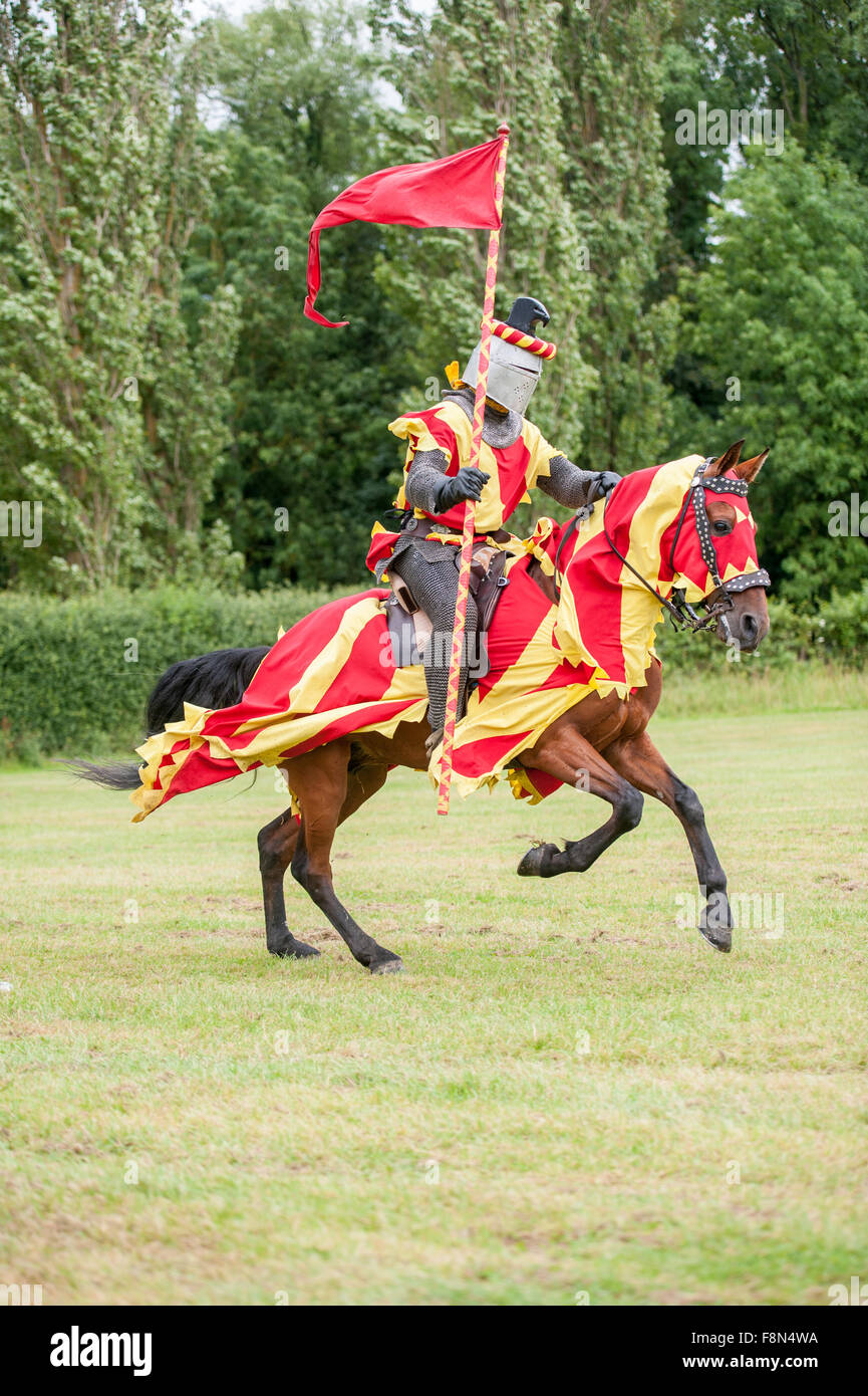 Mittelalterlicher ritter und pferd -Fotos und -Bildmaterial in hoher ...
